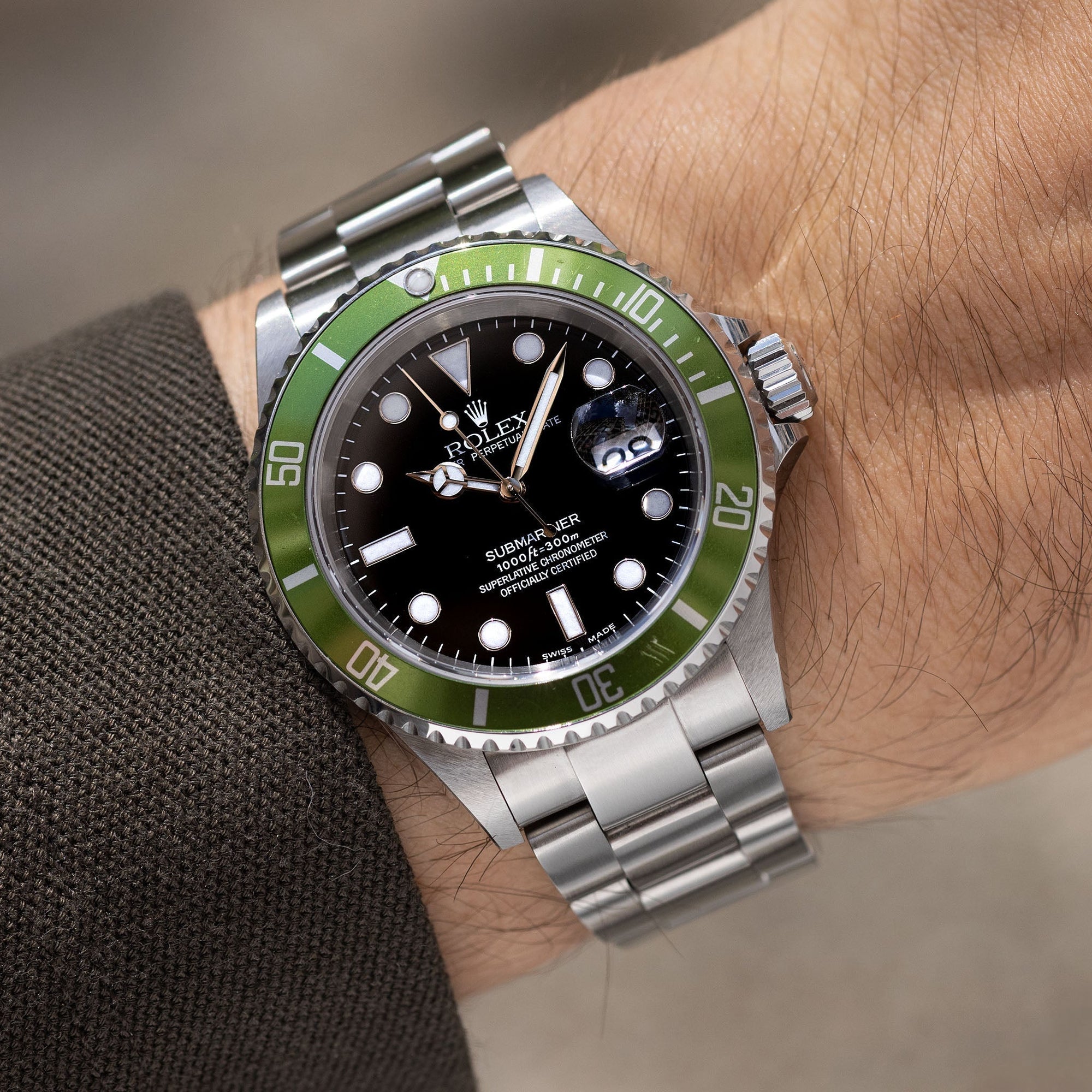 Rolex Submariner 16610 LV “Kermit” Flat 4 Box and Paper Set