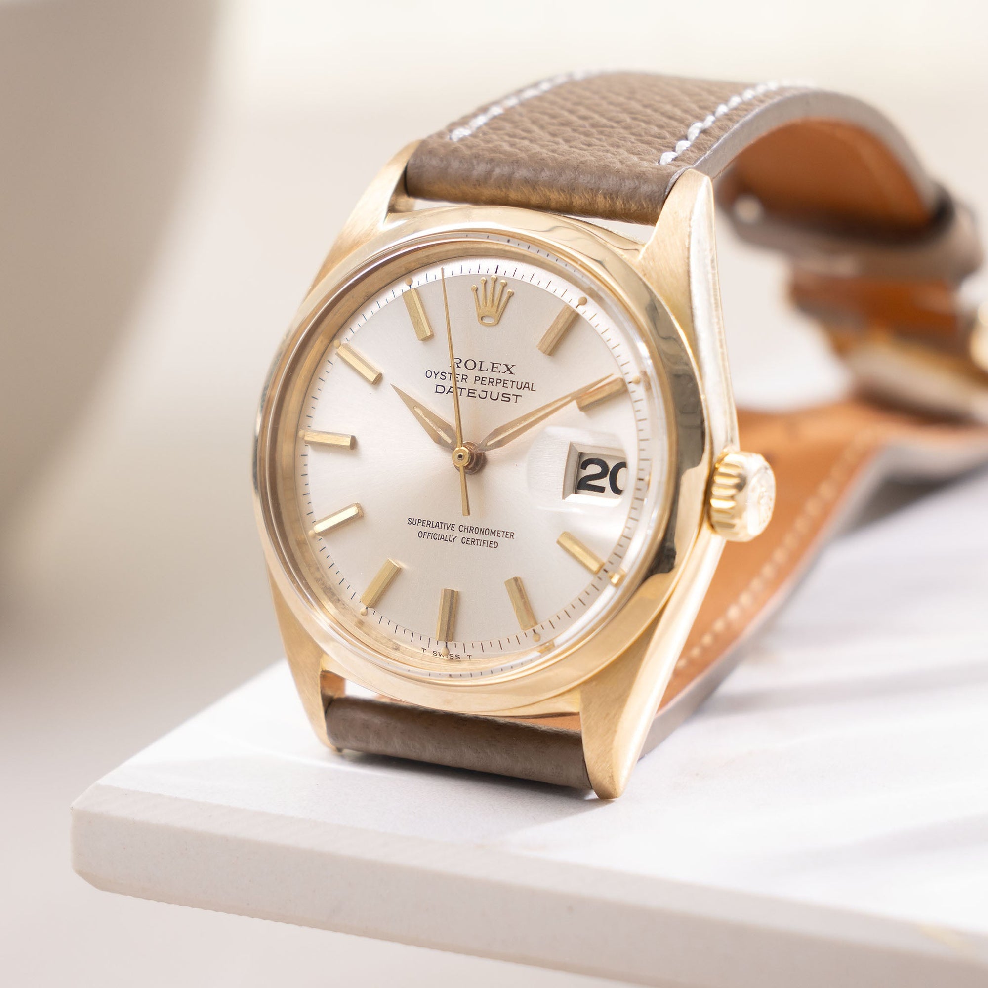 Rolex Datejust Silver dial dauphine hands in 18k yellow gold ref 1600