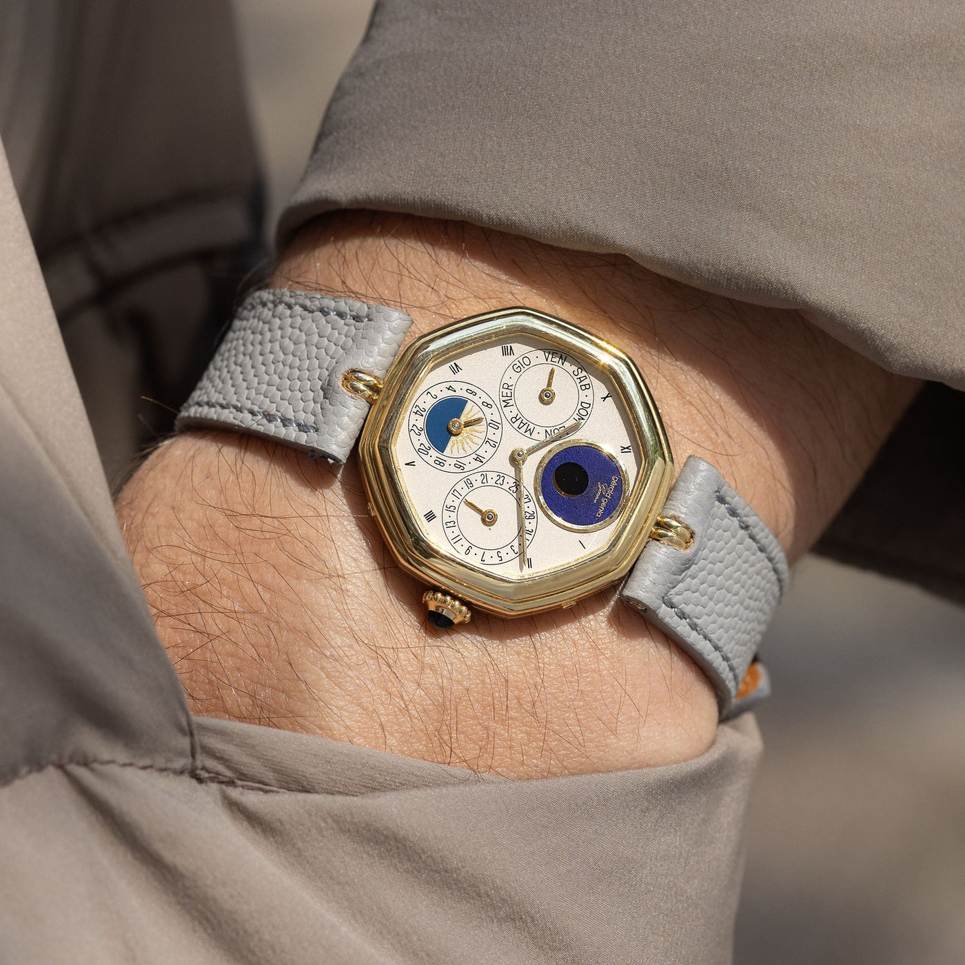 Gerald Genta “Succes“ Day Date Moon-Phase Cream Dial in 18 k yellow go